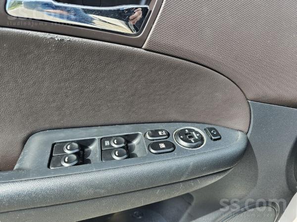 Grey Hyundai i30 2009 in Riga, with an engine capacity of 1.60 L and mileage of 277 thousand km for 1190 €, photo 5 on AUTOMOTO.COM.LV