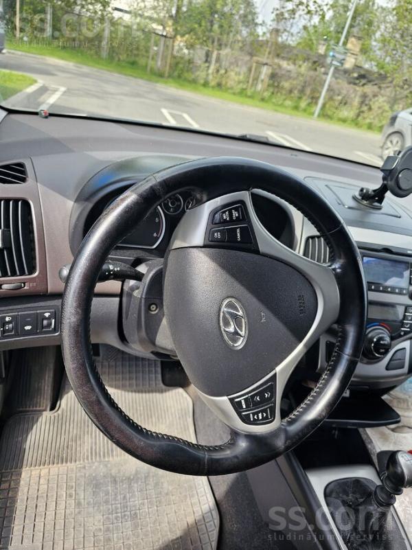 Grey Hyundai i30 2009 in Riga, with an engine capacity of 1.60 L and mileage of 277 thousand km for 1190 €, photo 7 on AUTOMOTO.COM.LV