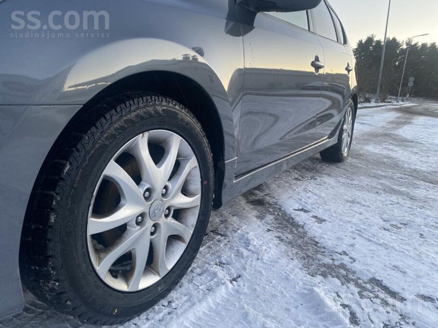 Pelēks Hyundai i30 2010 Rīga, ar dzinēja tilpumu 1.60 L un nobraukumu 222 tūkst. km par 3000 €, foto 4 vietnē AUTOMOTO.COM.LV