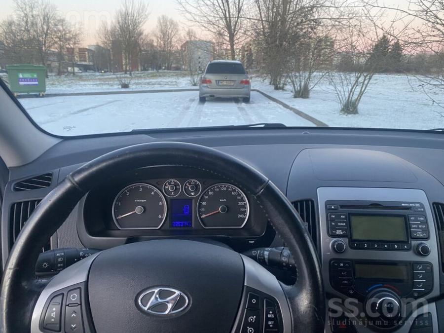 Pelēks Hyundai i30 2010 Rīga, ar dzinēja tilpumu 1.60 L un nobraukumu 222 tūkst. km par 3000 €, foto 5 vietnē AUTOMOTO.COM.LV