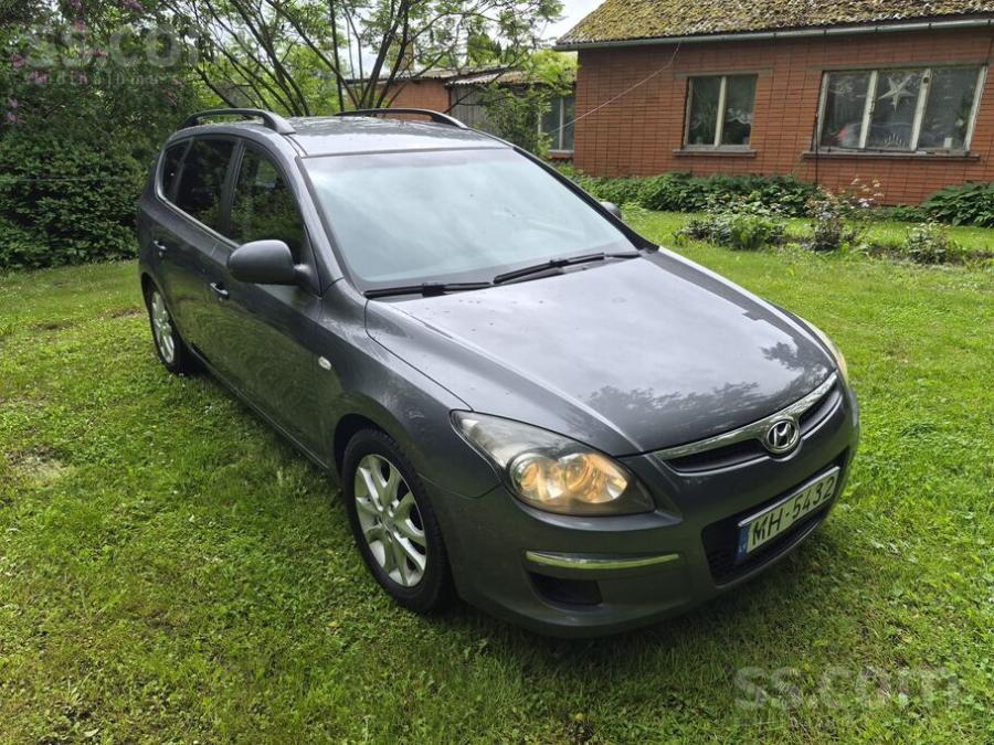 Pelēks Hyundai i30 2010 Rīga, ar dzinēja tilpumu 1.60 L un nobraukumu 349 tūkst. km par 1800 €, foto 3 vietnē AUTOMOTO.COM.LV