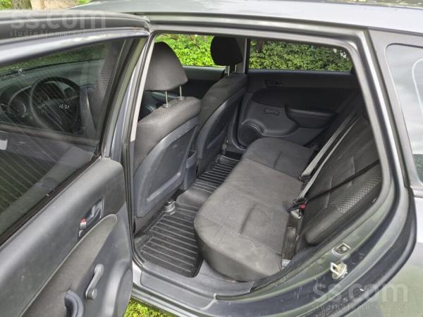 Grey Hyundai i30 2010 in Riga, with an engine capacity of 1.60 L and mileage of 349 thousand km for 1800 €, photo 5 on AUTOMOTO.COM.LV