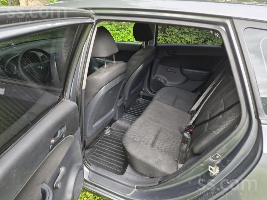 Pelēks Hyundai i30 2010 Rīga, ar dzinēja tilpumu 1.60 L un nobraukumu 349 tūkst. km par 1800 €, foto 6 vietnē AUTOMOTO.COM.LV
