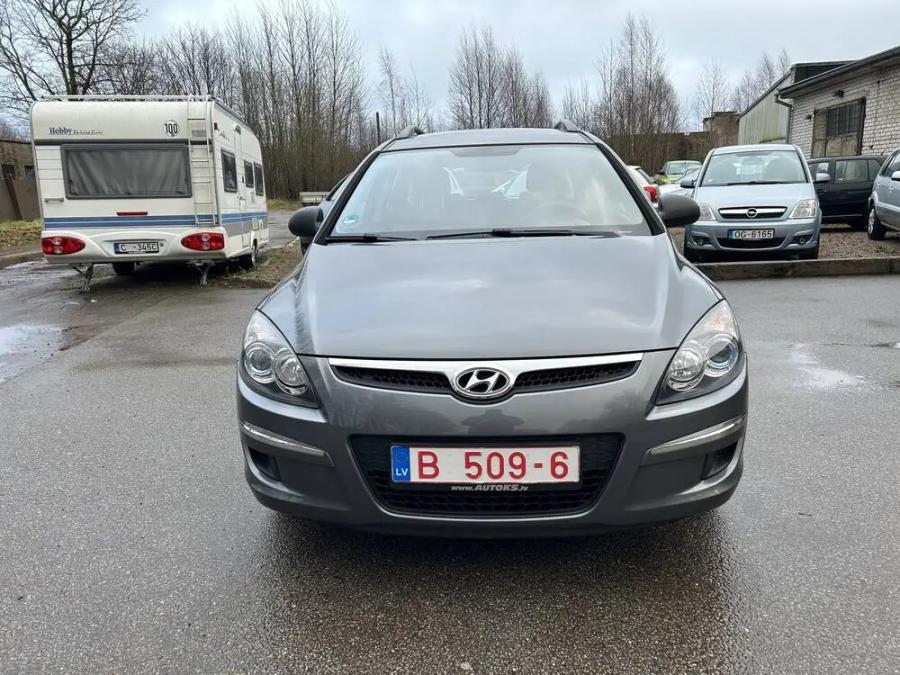 Pelēks Hyundai i30 2010 Limbaži, ar dzinēja tilpumu 1.40 L un nobraukumu 167 tūkst. km par 3350 €, foto 3 vietnē AUTOMOTO.COM.LV