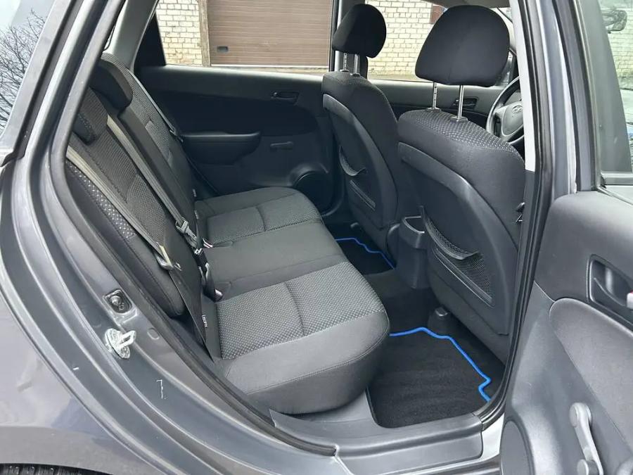 Pelēks Hyundai i30 2010 Limbaži, ar dzinēja tilpumu 1.40 L un nobraukumu 167 tūkst. km par 3350 €, foto 9 vietnē AUTOMOTO.COM.LV