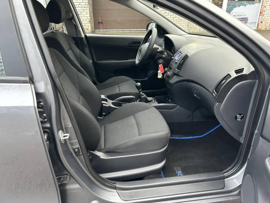 Pelēks Hyundai i30 2010 Limbaži, ar dzinēja tilpumu 1.40 L un nobraukumu 167 tūkst. km par 3350 €, foto 11 vietnē AUTOMOTO.COM.LV