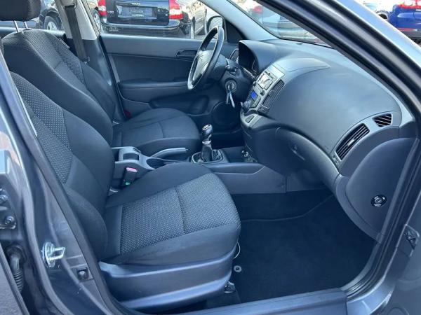 Pelēks Hyundai i30 2010 Limbaži, ar dzinēja tilpumu 1.40 L un nobraukumu 134 tūkst. km par 3550 €, foto 9 vietnē AUTOMOTO.COM.LV