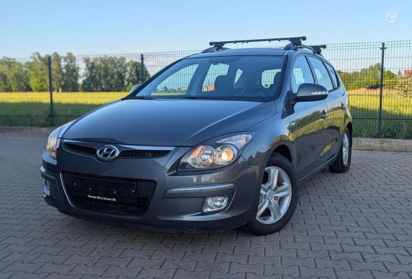 Grey Hyundai i30 2010 in Kaunas, with an engine capacity of 1.58 L and mileage of 185 thousand km for 1800 €, photo 1 on AUTOMOTO.COM.LV