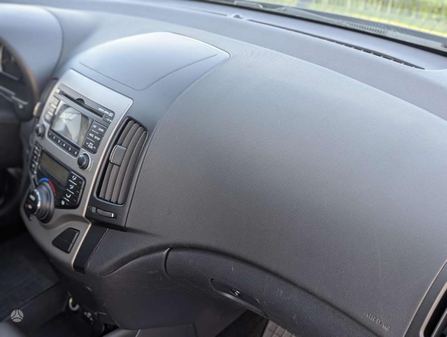 Pelēks Hyundai i30 2010 Kauņa, ar dzinēja tilpumu 1.58 L un nobraukumu 185 tūkst. km par 1800 €, foto 25 vietnē AUTOMOTO.COM.LV