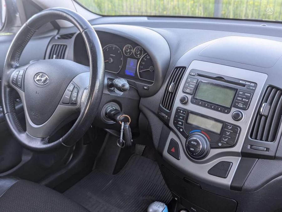 Pelēks Hyundai i30 2010 Kauņa, ar dzinēja tilpumu 1.58 L un nobraukumu 185 tūkst. km par 1800 €, foto 26 vietnē AUTOMOTO.COM.LV