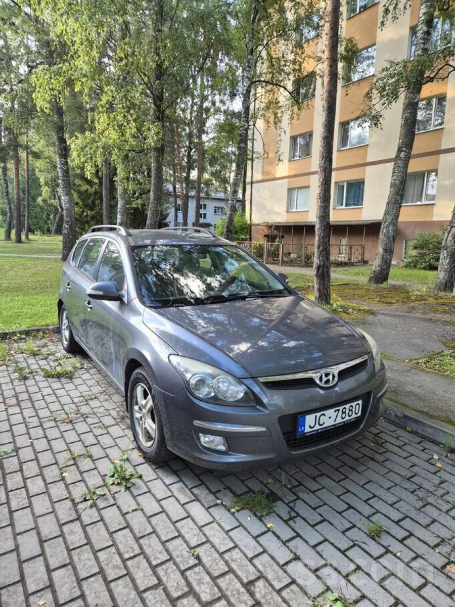 Pelēks Hyundai i30 2010 Rīga, ar dzinēja tilpumu 1.60 L un nobraukumu 330 tūkst. km par 1200 €, foto 3 vietnē AUTOMOTO.COM.LV