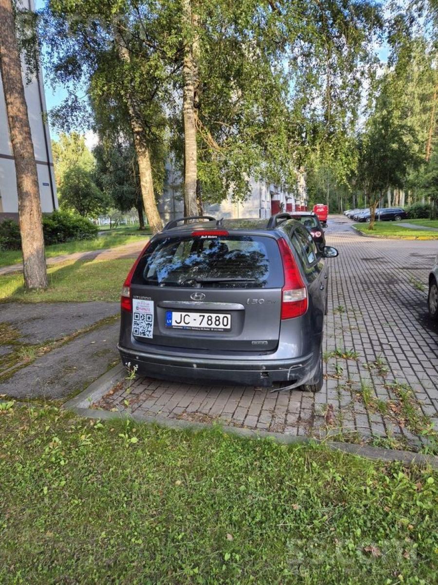 Pelēks Hyundai i30 2010 Rīga, ar dzinēja tilpumu 1.60 L un nobraukumu 330 tūkst. km par 1200 €, foto 6 vietnē AUTOMOTO.COM.LV