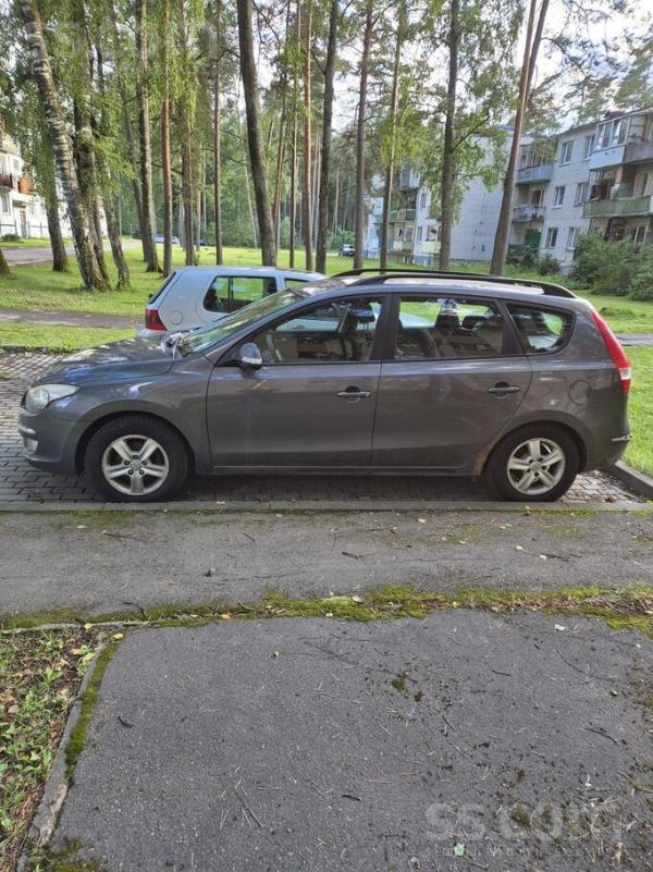 Grey Hyundai i30 2010 in Riga, with an engine capacity of 1.60 L and mileage of 330 thousand km for 1200 €, photo 1 on AUTOMOTO.COM.LV