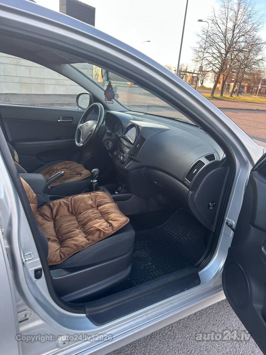 Pelēks Hyundai i30 2011 Tallina, ar dzinēja tilpumu 1.60 L un nobraukumu 359 tūkst. km par 2999 €, foto 10 vietnē AUTOMOTO.COM.LV