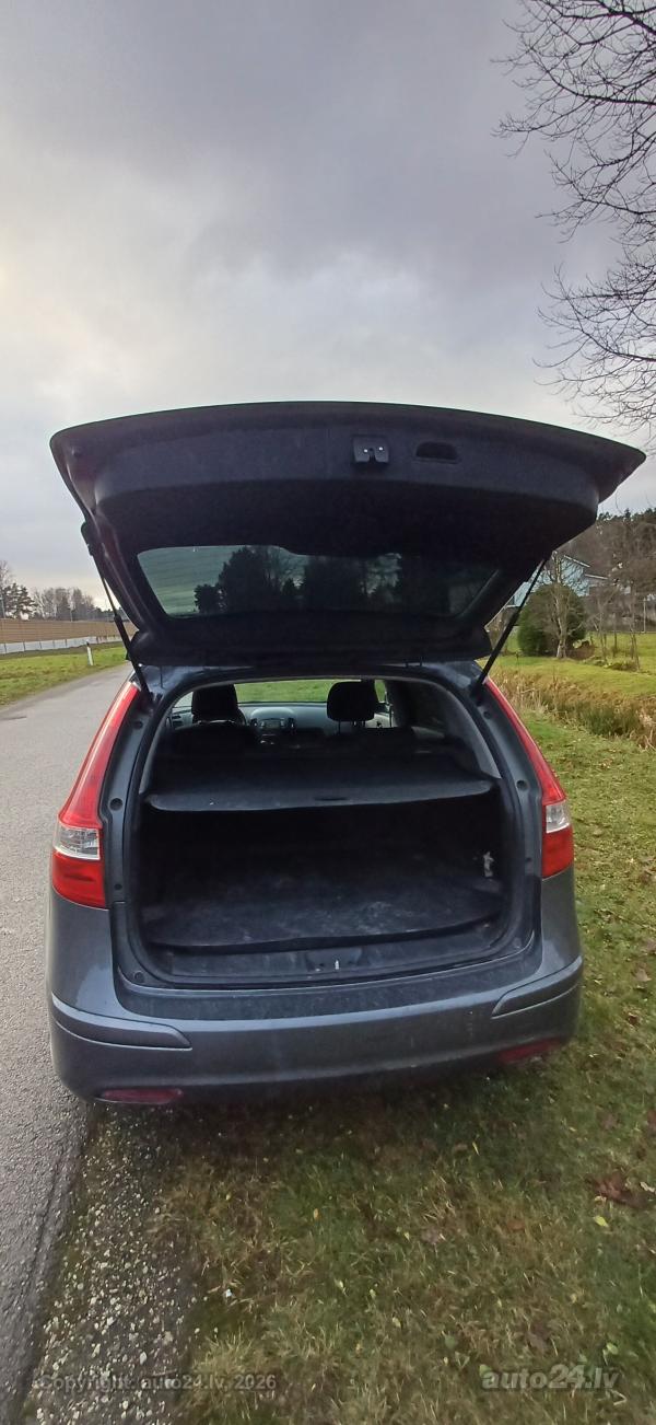 Pelēks Hyundai i30 2011 Tallina, ar dzinēja tilpumu 1.60 L un nobraukumu 197 tūkst. km par 3900 €, foto 6 vietnē AUTOMOTO.COM.LV