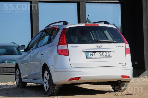 Grey Hyundai i30 2011 in Tukums, with an engine capacity of 1.60 L and mileage of 245 thousand km for 1550 €, photo 3 on AUTOMOTO.COM.LV