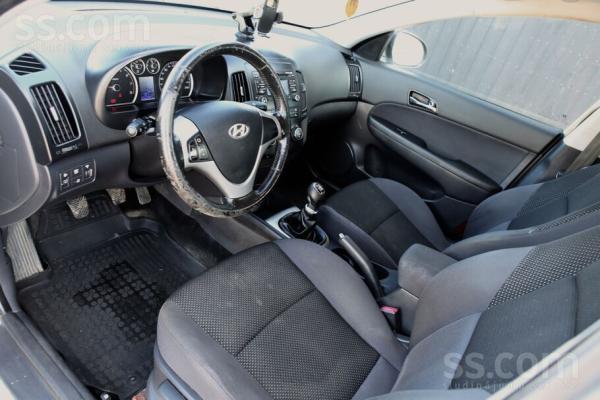 Grey Hyundai i30 2011 in Tukums, with an engine capacity of 1.60 L and mileage of 245 thousand km for 1550 €, photo 6 on AUTOMOTO.COM.LV