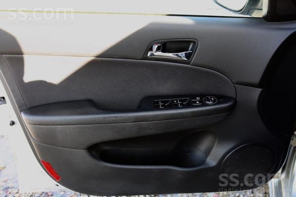 Grey Hyundai i30 2011 in Tukums, with an engine capacity of 1.60 L and mileage of 245 thousand km for 1550 €, photo 7 on AUTOMOTO.COM.LV