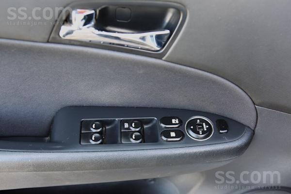 Grey Hyundai i30 2011 in Tukums, with an engine capacity of 1.60 L and mileage of 245 thousand km for 1550 €, photo 8 on AUTOMOTO.COM.LV