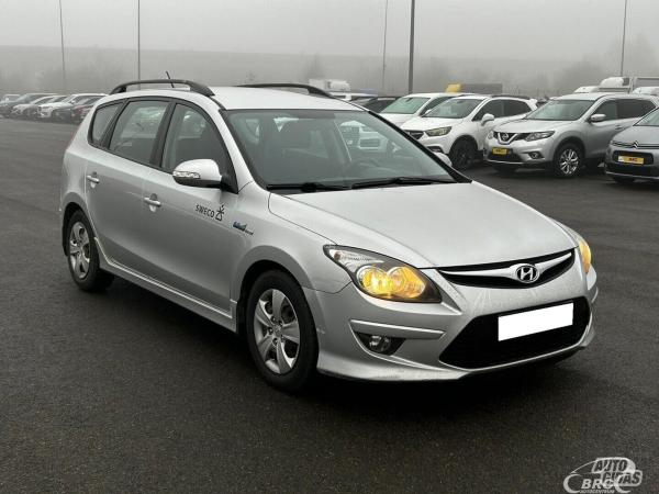 Grey Hyundai i30 2012 in Avizieniai, with an engine capacity of 1.60 L and mileage of 376 thousand km for 2290 €, photo 3 on AUTOMOTO.COM.LV