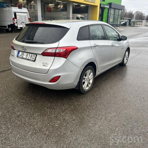 Grey Hyundai i30 2012 in Riga, with an engine capacity of 1.40 L and mileage of 330 thousand km for 3500 €, photo 4 on AUTOMOTO.COM.LV