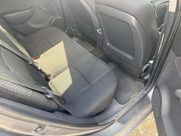 Pelēks Hyundai i30 2012 Tauragė, ar dzinēja tilpumu 1.58 L un nobraukumu 289 tūkst. km par 1600 €, foto 11 vietnē AUTOMOTO.COM.LV
