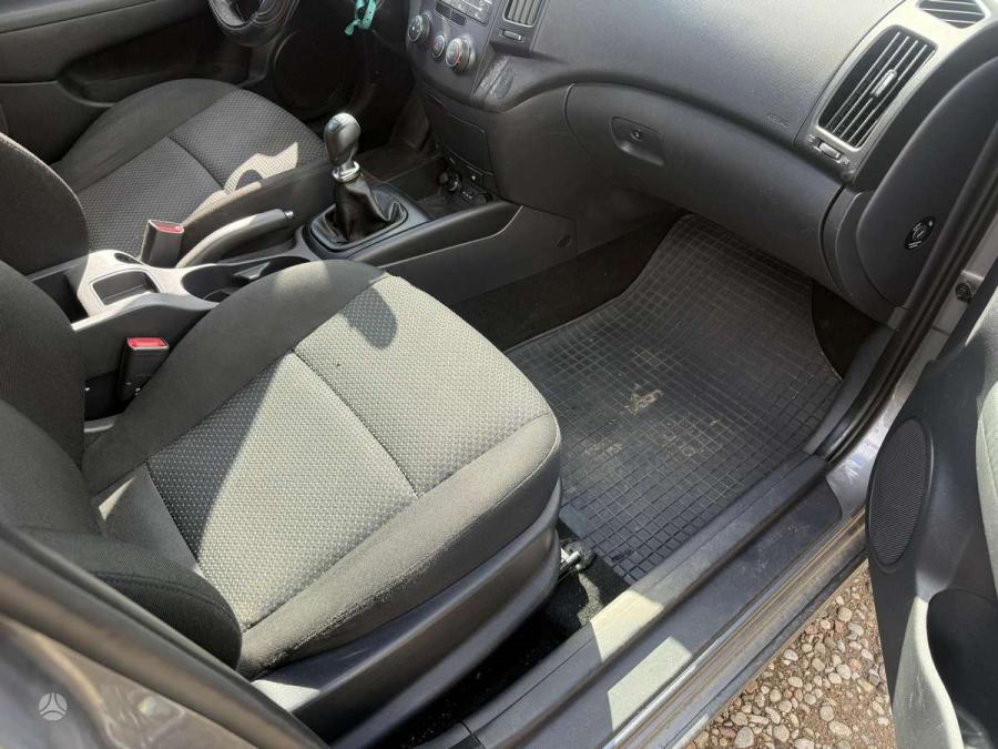 Pelēks Hyundai i30 2012 Tauragė, ar dzinēja tilpumu 1.58 L un nobraukumu 289 tūkst. km par 1600 €, foto 12 vietnē AUTOMOTO.COM.LV