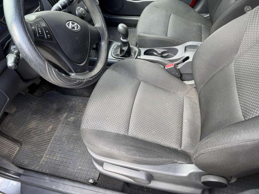 Pelēks Hyundai i30 2012 Tauragė, ar dzinēja tilpumu 1.58 L un nobraukumu 289 tūkst. km par 1600 €, foto 13 vietnē AUTOMOTO.COM.LV