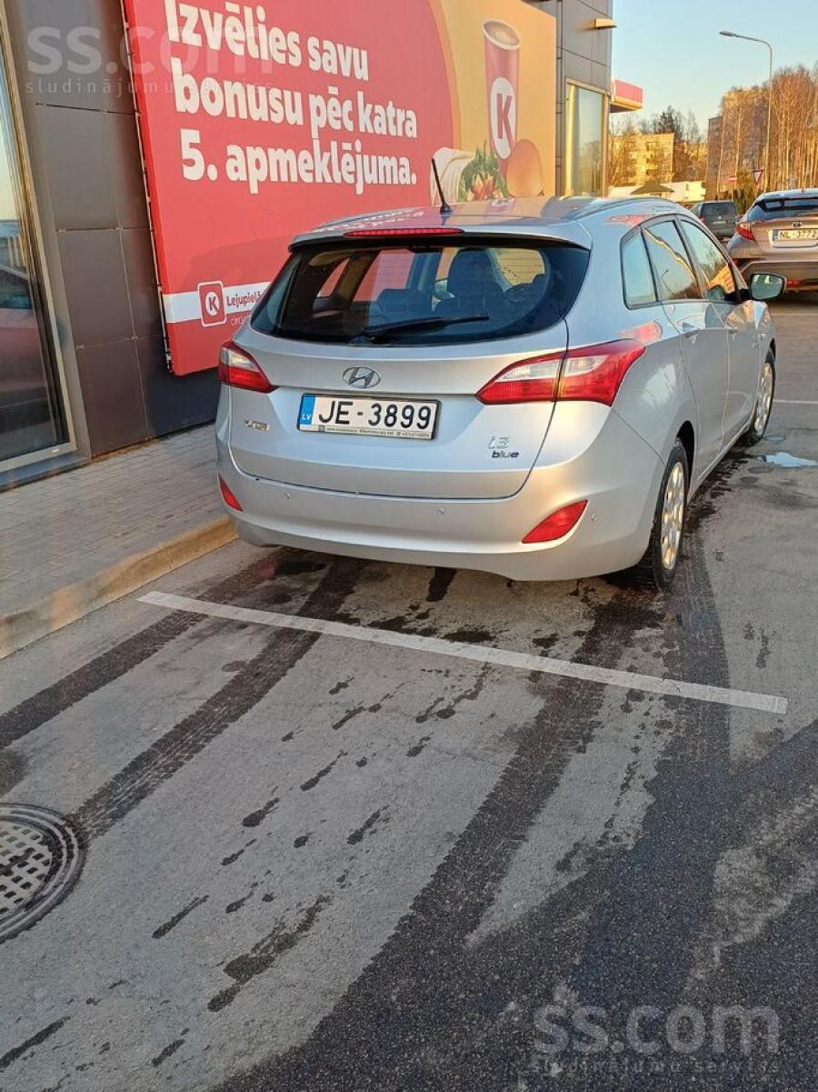 Pelēks Hyundai i30 2013 Rīga, ar dzinēja tilpumu 1.40 L un nobraukumu 368 tūkst. km par 2500 €, foto 4 vietnē AUTOMOTO.COM.LV