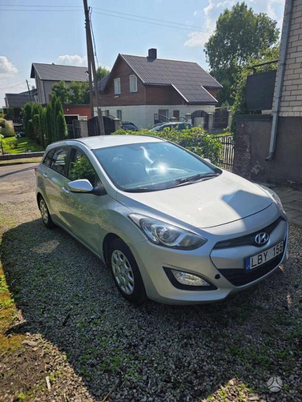 Pelēks Hyundai i30 2013 Kelmė, ar dzinēja tilpumu 1.58 L un nobraukumu 202 tūkst. km par 3800 €, foto 3 vietnē AUTOMOTO.COM.LV