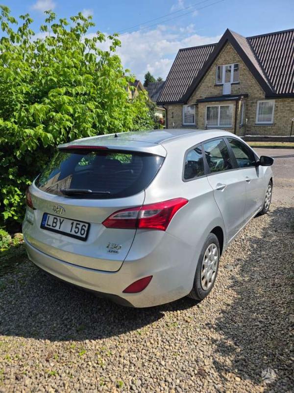 Pelēks Hyundai i30 2013 Kelmė, ar dzinēja tilpumu 1.58 L un nobraukumu 202 tūkst. km par 3800 €, foto 4 vietnē AUTOMOTO.COM.LV