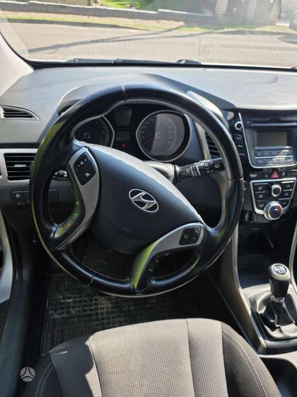 Pelēks Hyundai i30 2013 Kelmė, ar dzinēja tilpumu 1.58 L un nobraukumu 202 tūkst. km par 3800 €, foto 9 vietnē AUTOMOTO.COM.LV