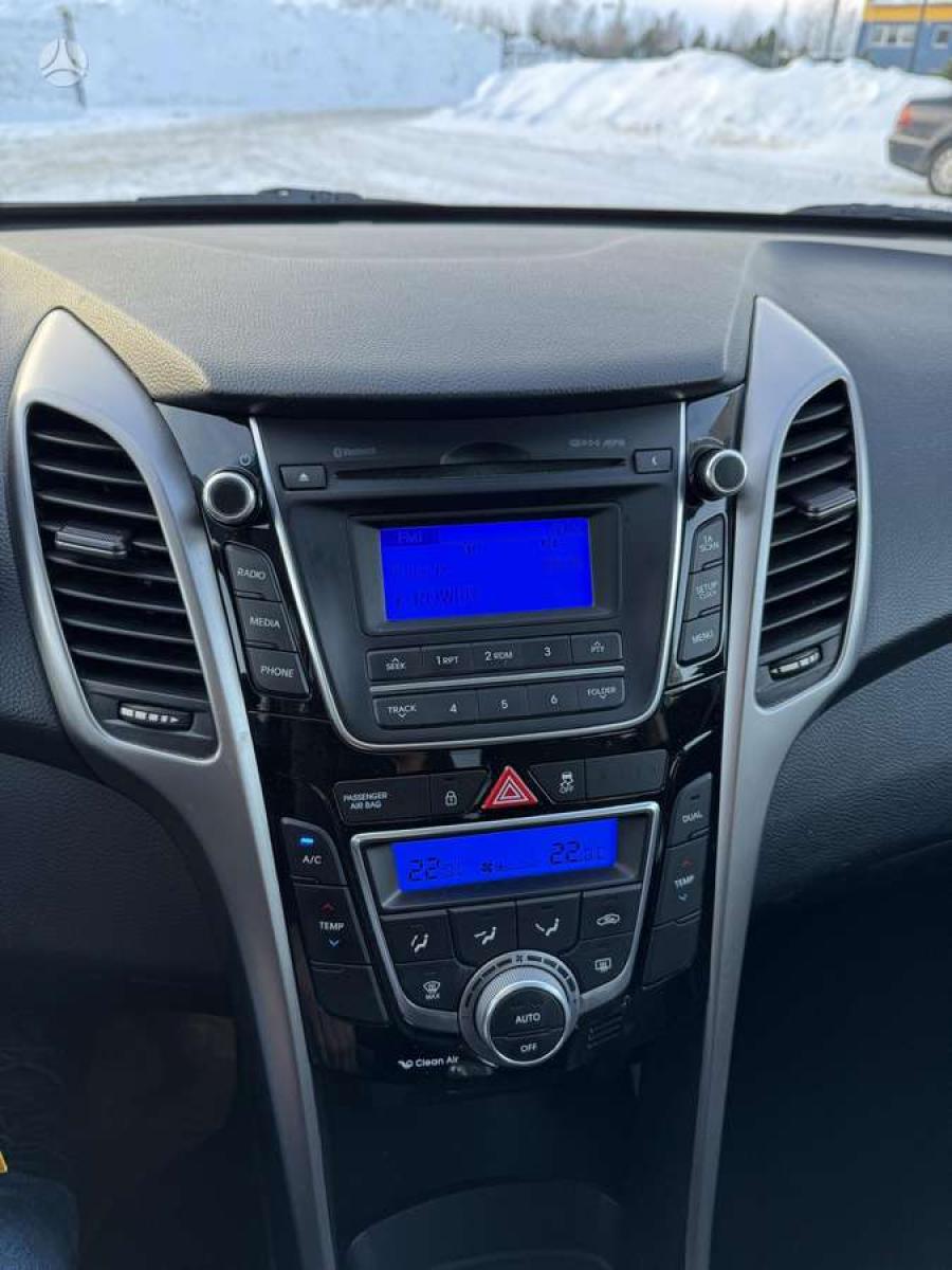 Pelēks Hyundai i30 2014 Telšiai, ar dzinēja tilpumu 1.60 L un nobraukumu 228 tūkst. km par 4700 €, foto 24 vietnē AUTOMOTO.COM.LV