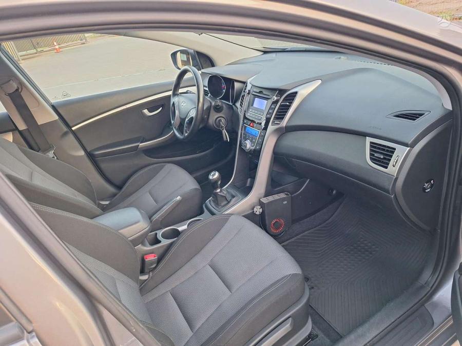 Pelēks Hyundai i30 2014 Vilkaviškis, ar dzinēja tilpumu 1.58 L un nobraukumu 210 tūkst. km par 5100 €, foto 10 vietnē AUTOMOTO.COM.LV