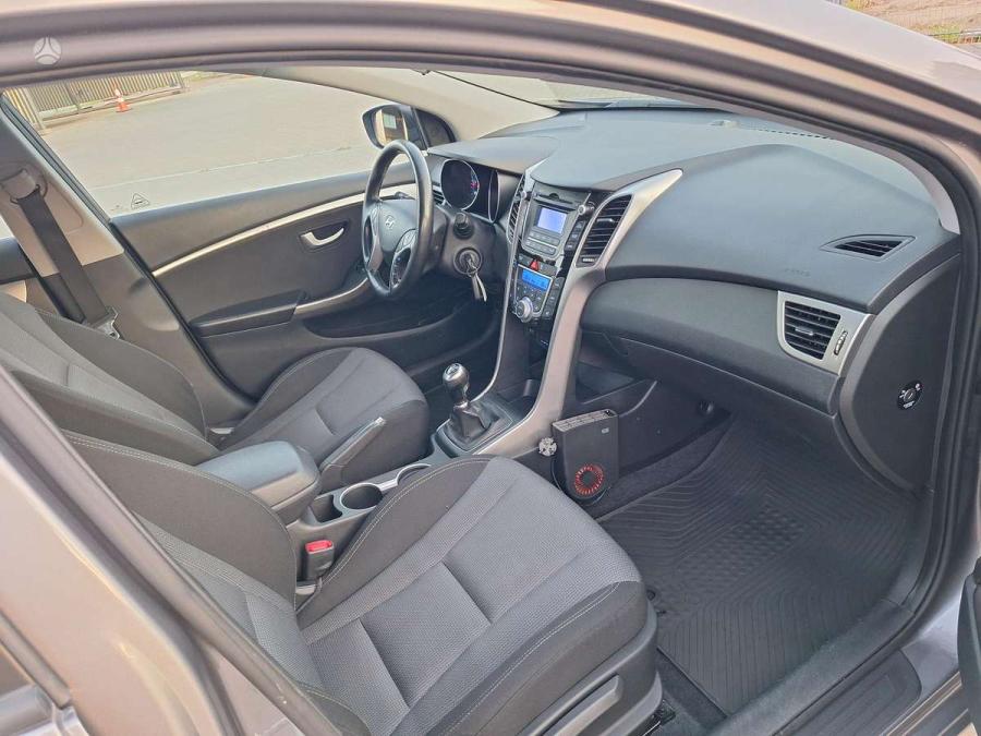 Pelēks Hyundai i30 2014 Vilkaviškis, ar dzinēja tilpumu 1.58 L un nobraukumu 210 tūkst. km par 4950 €, foto 10 vietnē AUTOMOTO.COM.LV