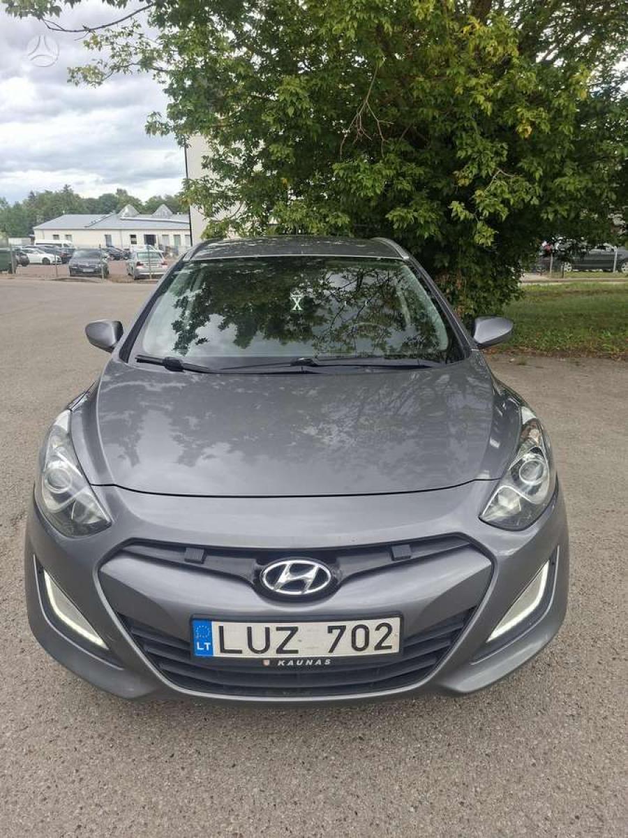 Grey Hyundai i30 2014 in Kaunas, with an engine capacity of 1.40 L and mileage of 370 thousand km for 3150 €, photo 1 on AUTOMOTO.COM.LV
