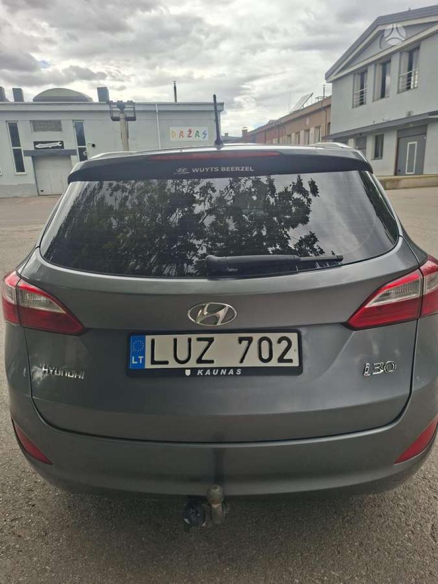 Grey Hyundai i30 2014 in Kaunas, with an engine capacity of 1.40 L and mileage of 370 thousand km for 3150 €, photo 4 on AUTOMOTO.COM.LV