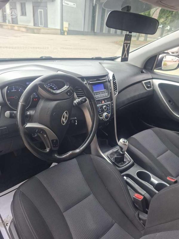 Grey Hyundai i30 2014 in Kaunas, with an engine capacity of 1.40 L and mileage of 370 thousand km for 3150 €, photo 5 on AUTOMOTO.COM.LV