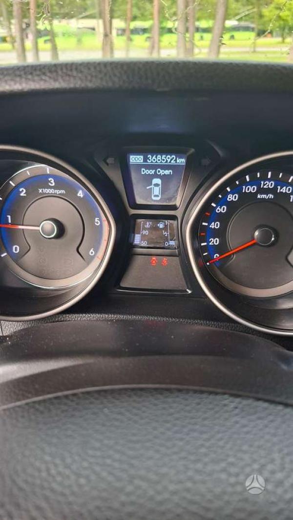 Grey Hyundai i30 2014 in Kaunas, with an engine capacity of 1.40 L and mileage of 370 thousand km for 3150 €, photo 6 on AUTOMOTO.COM.LV