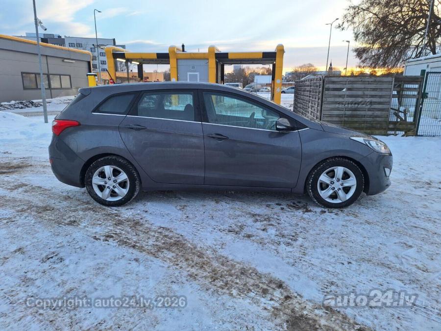 Pelēks Hyundai i30 2015 Veru, ar dzinēja tilpumu 1.60 L un nobraukumu 107 tūkst. km par 8400 €, foto 4 vietnē AUTOMOTO.COM.LV