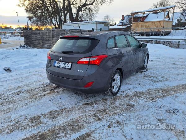 Grey Hyundai i30 2015 in Voru, with an engine capacity of 1.60 L and mileage of 107 thousand km for 8400 €, photo 5 on AUTOMOTO.COM.LV