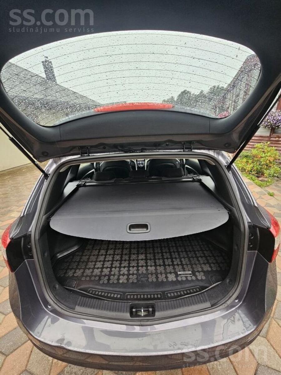 Grey Hyundai i30 2015 in Talsi, with an engine capacity of 1.60 L and mileage of 224 thousand km for 6199 €, photo 10 on AUTOMOTO.COM.LV