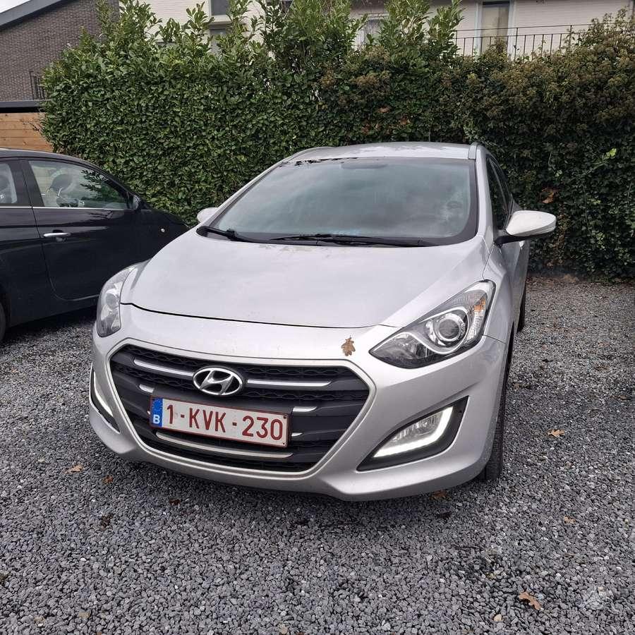 Grey Hyundai i30 2016 in Pakruojis, with an engine capacity of 1.58 L and mileage of 215 thousand km for 3450 €, photo 1 on AUTOMOTO.COM.LV