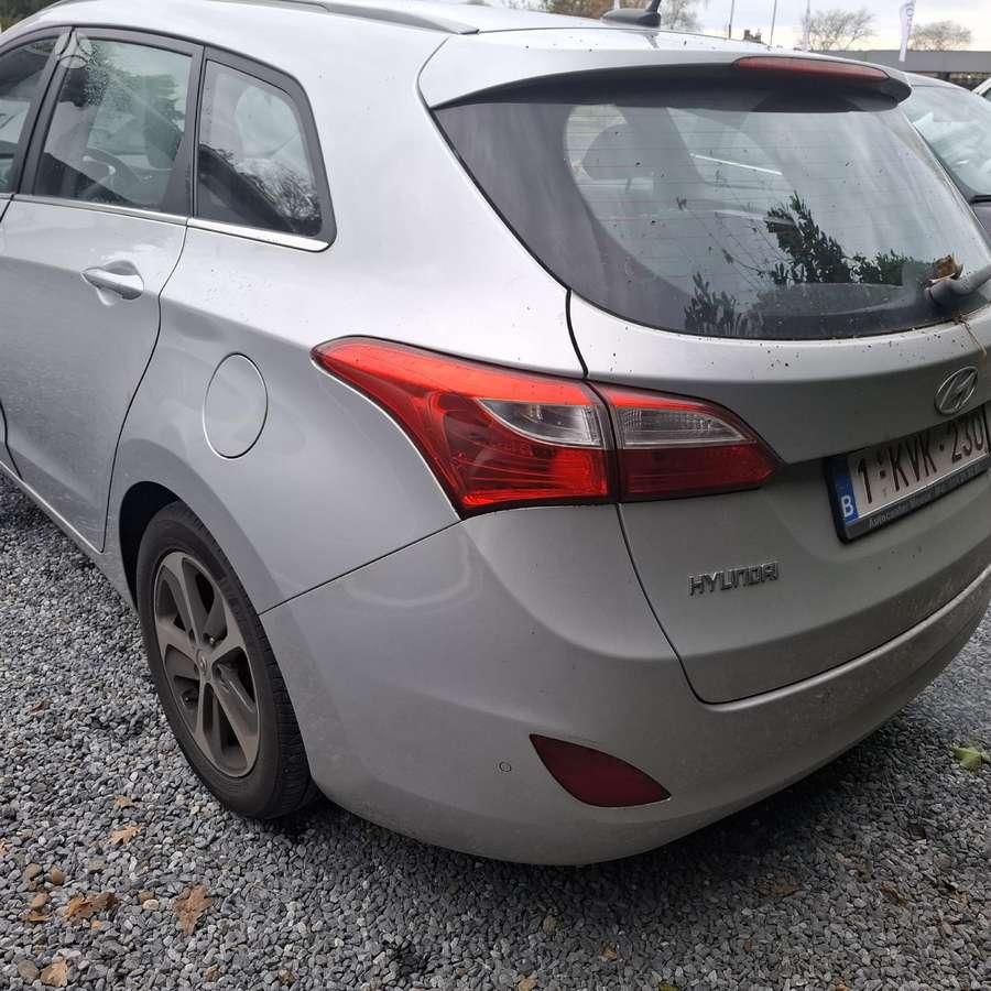 Grey Hyundai i30 2016 in Pakruojis, with an engine capacity of 1.58 L and mileage of 215 thousand km for 3450 €, photo 5 on AUTOMOTO.COM.LV