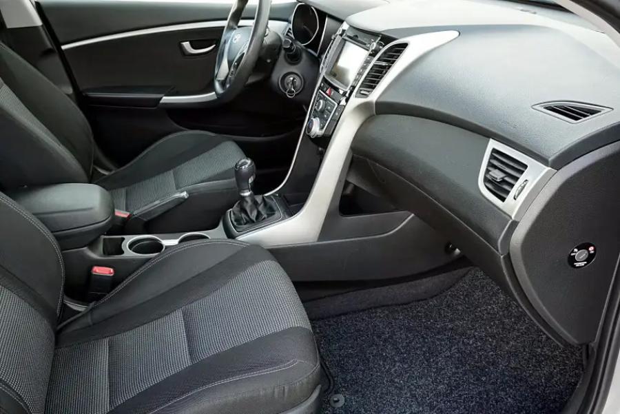 Pelēks Hyundai i30 2016 Rīga, ar dzinēja tilpumu 1.60 L un nobraukumu 157 tūkst. km par 6700 €, foto 11 vietnē AUTOMOTO.COM.LV