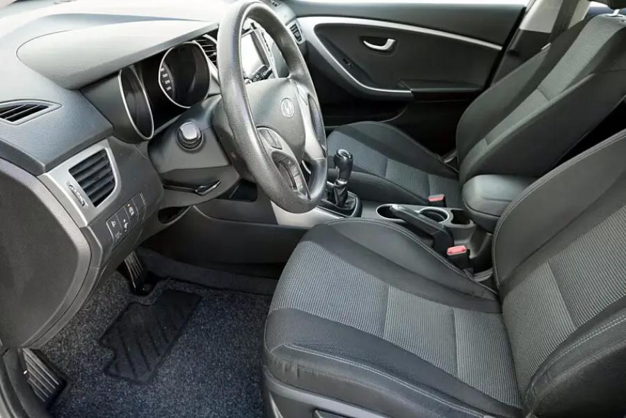 Pelēks Hyundai i30 2016 Rīga, ar dzinēja tilpumu 1.60 L un nobraukumu 157 tūkst. km par 6700 €, foto 13 vietnē AUTOMOTO.COM.LV