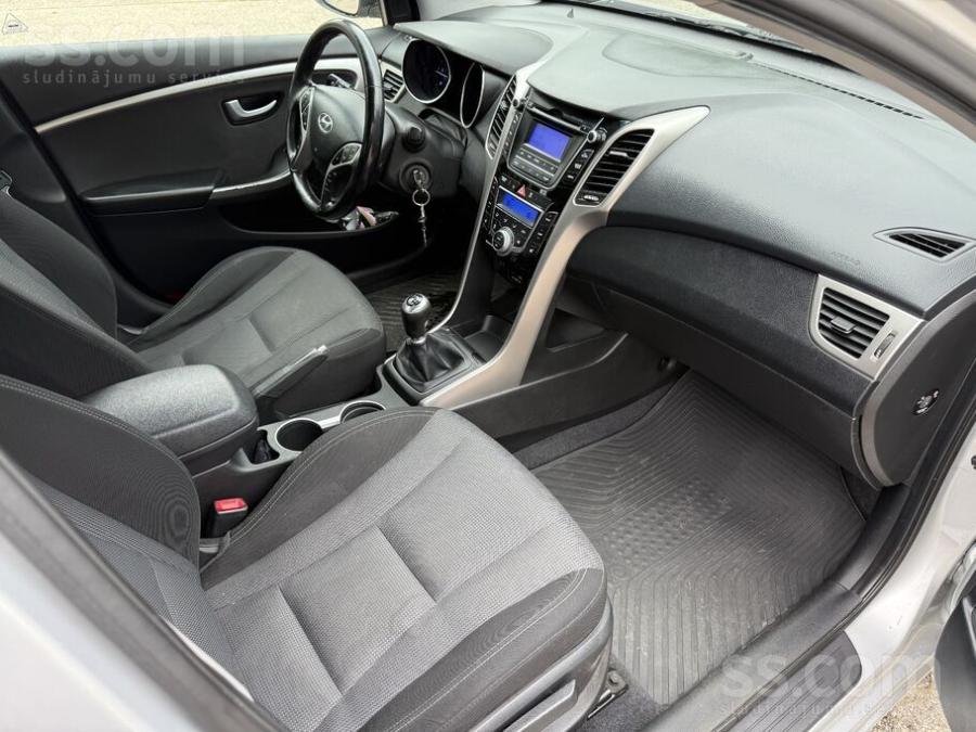 Pelēks Hyundai i30 2016 Rīga, ar dzinēja tilpumu 1.60 L un nobraukumu 308 tūkst. km par 4400 €, foto 8 vietnē AUTOMOTO.COM.LV