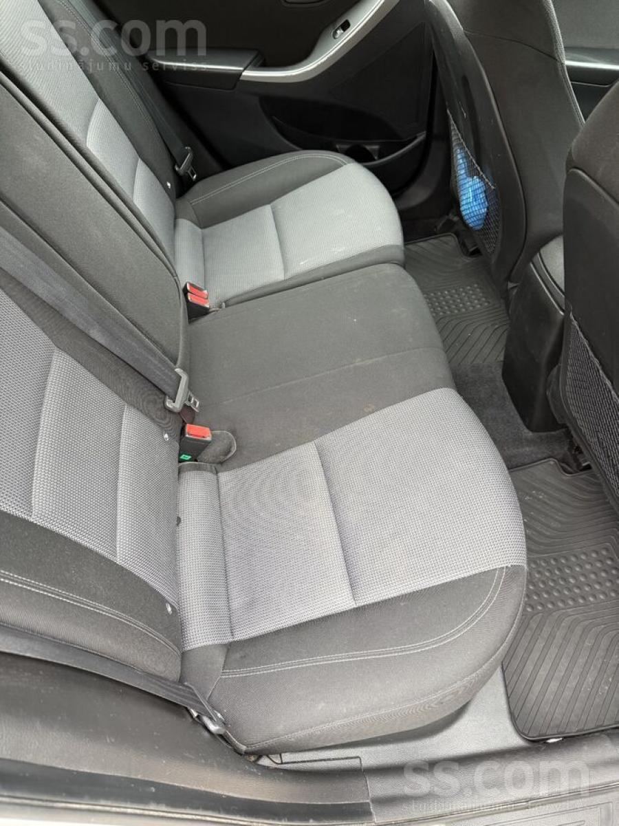 Pelēks Hyundai i30 2016 Rīga, ar dzinēja tilpumu 1.60 L un nobraukumu 308 tūkst. km par 4400 €, foto 9 vietnē AUTOMOTO.COM.LV