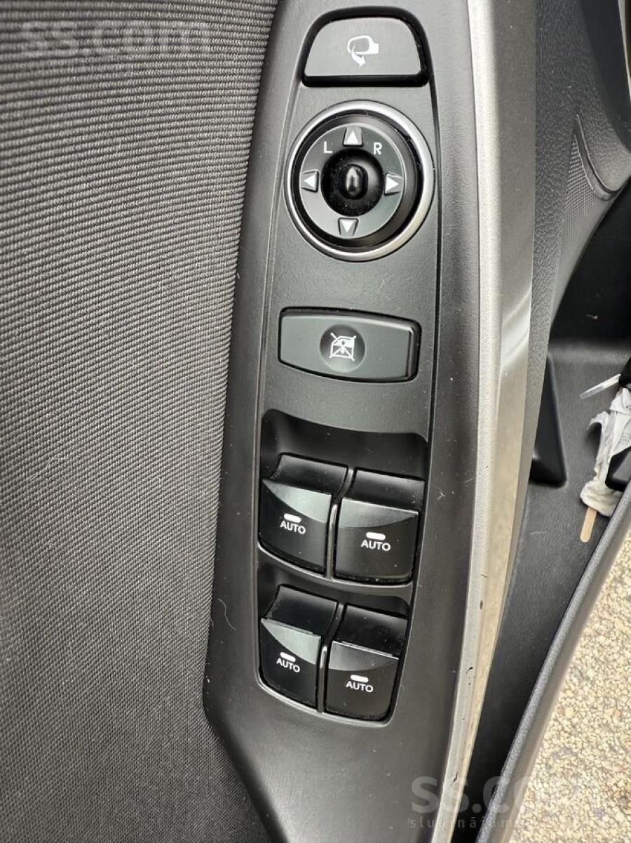 Pelēks Hyundai i30 2016 Rīga, ar dzinēja tilpumu 1.60 L un nobraukumu 308 tūkst. km par 4400 €, foto 11 vietnē AUTOMOTO.COM.LV