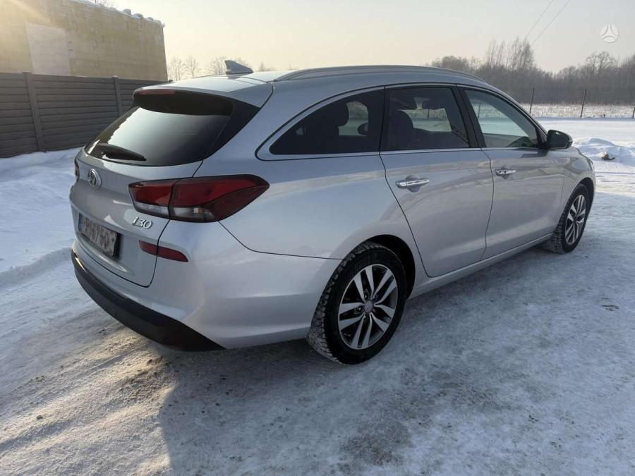 Grey Hyundai i30 2017 in Taurage, with an engine capacity of 1.58 L and mileage of 270 thousand km for 7500 €, photo 3 on AUTOMOTO.COM.LV